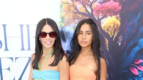 יולי ויצמן הבת של מיכל הקטנה פותחת הכל וואלה סלבס