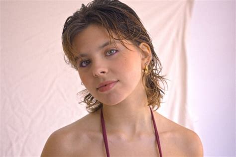 Flor Gil Lança Primeiro álbum E Reflete Consegui Fazer Com Leveza