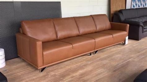 집에만 꼭 붙어있고싶게 만드는 해밀턴 쇼파 🛋 달콤한 카라멜 색 멋쟁이󾥽 소파 쇼파1975 힐링베이스 인테리어