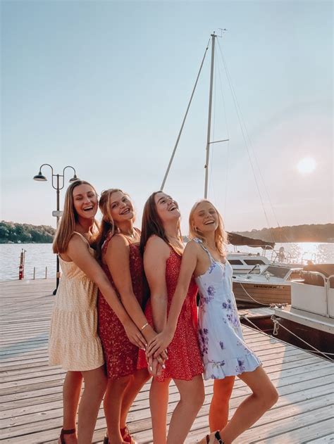 Best Friend Poses Group Picture Poses Group Photo Poses Friend Pictures Poses