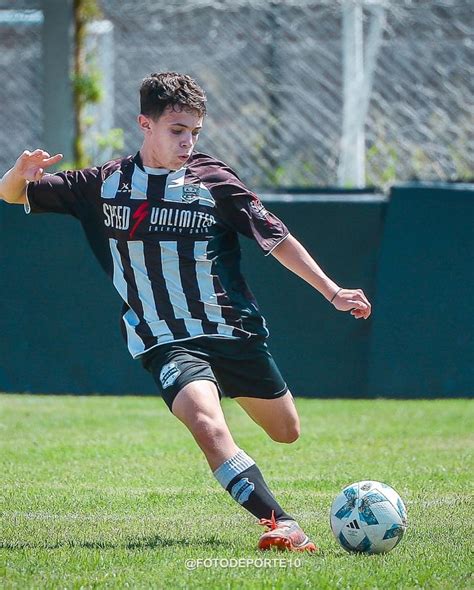 Mateo Apolonio Volvió Al Colegio Tras Debutar En La Primera De Riestra
