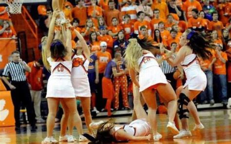 Cheerleader Fail Gallery Ebaum S World