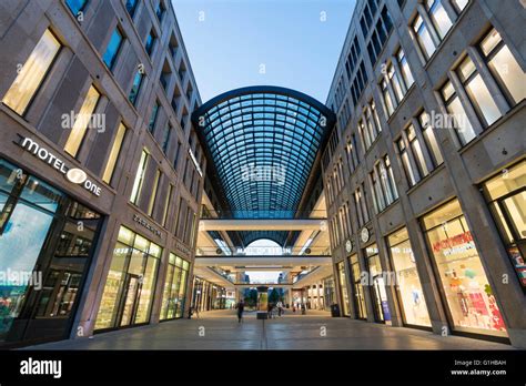 View New Mall Berlin Shopping Stockfotos And View New Mall Berlin
