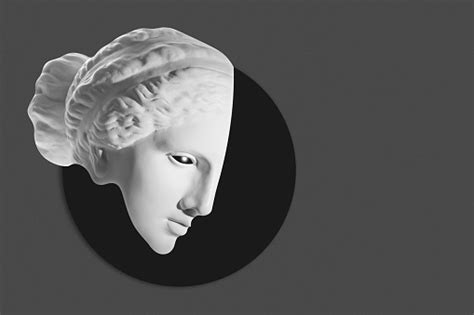 팝 아트 스타일로 인간의 얼굴의 석고 골동품 조각 콜라주 고대 동상 머리와 현대 창조적 인 개념 이미지 진 문화 현대 미술