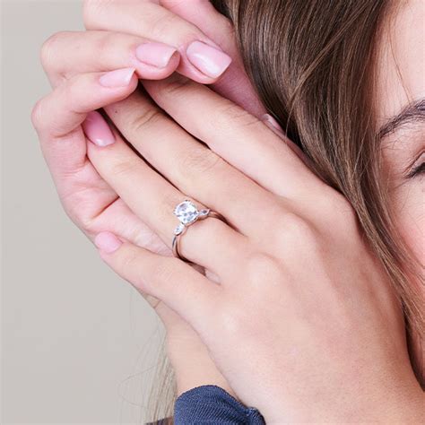 All About Grace Kellys Engagement Ring With Clarity