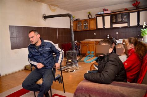 Shtatë Fëmijë Në Hajvali Pa Bukë Po Ngrihen Nga Të Ftohtit Foto