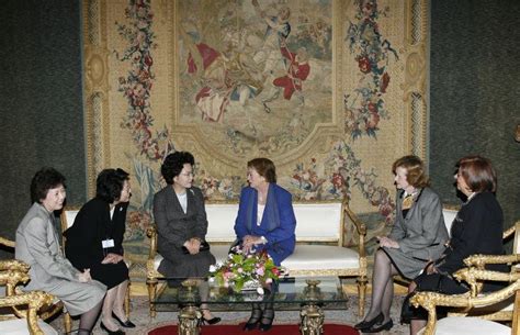 노무현사료관 이탈리아 대통령 부인과 환담을 나누는 권양숙 여사