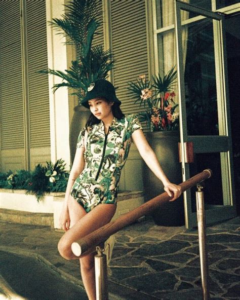 6 Hot Sexy Risabae Bikini Pics