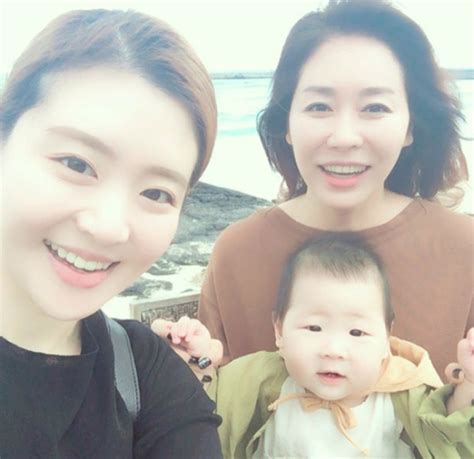 배우 김예령 딸 김수현·사위 붕어빵 손자와 떠난 여행다크서클이 발끝까지 내려와 세계일보