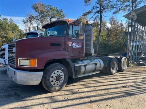 1999 Mack Ch613 For Sale In Powells Point North Carolina