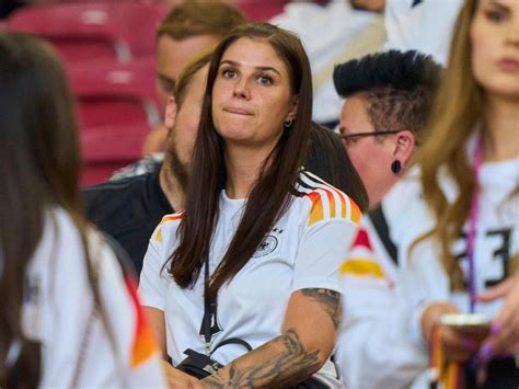 Em 2024 Süß Die Dfb Spielerfrauen Und Kinder Im Stadion