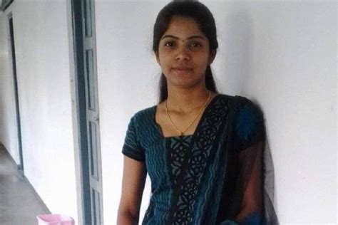 இன்று பிரபல நடிகையாக வலம் வரும் பேச்சிலர் பட நடிகையா இது வைரலாகும்