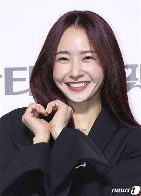 배우희 설레는 하트 네이트 연예