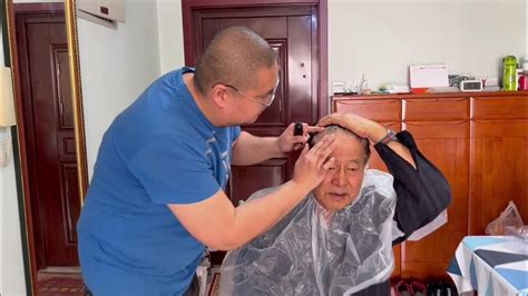 马上要去拍全家福了，北京公婆抢着染头打扮，儿子做法太感人了 Youtube