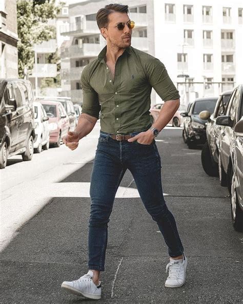 Pantalones Verdes Camisa Azul