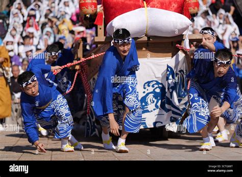 Nagasakis Traditional Autumn Festival Nagasaki Kunchi Begins At