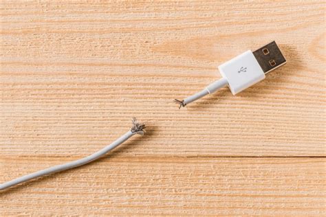 ภาพ ภาพสต็อก วัตถุ 3 มิติและเวกเตอร์เกี่ยวกับ Broken Cord Electronic