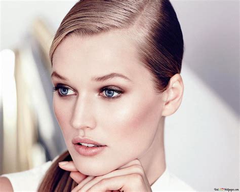 Toni Garrn German Model 4k Wallpaper Download