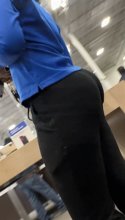 Sexy Curly Ebony Employee With A Thick Ass 🤤💦🍫 Forum