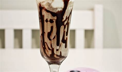 Daniella Cravo And Canela Barnamint Baileys