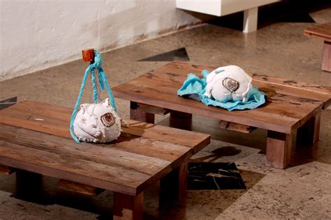 Tomislav VreČar Opazujem Prijatelja Kako Zjutraj Z MaČkom Se Igra