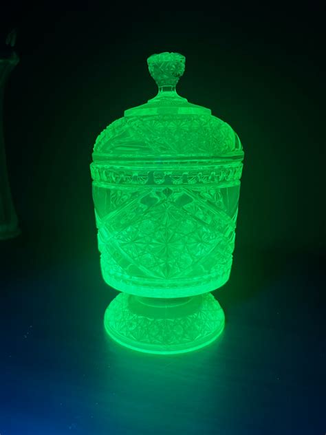 Eapg Vaseline Uranium Glass Lidded Candy Jar Daisy And Button Pattern