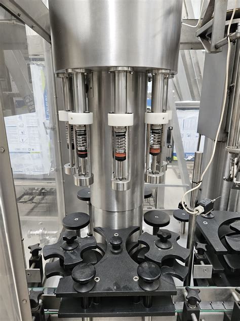 Revinsa 8 Head Vacuum Filler Capper Glass 30 X 60mm Ropp Cap Process And Packaging