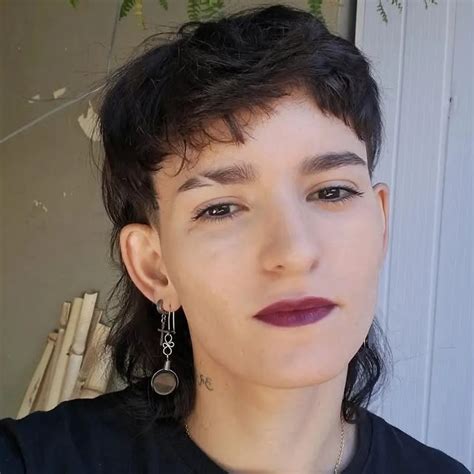 Julia Julia Threads Say More