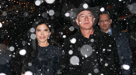 Jeff Bezos Girlfriend Lauren Sanchez Braves Snowy Aspen Weather In A