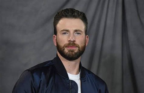 ‘captain America Star Chris Evans Named Peoples Sexiest Man Alive R
