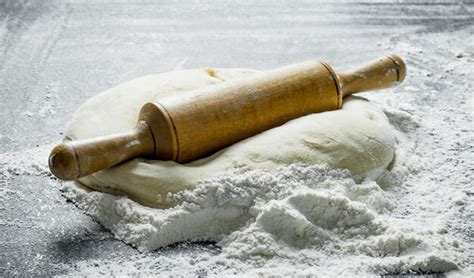 Premium Photo Dough With Flour And Rolling Pin