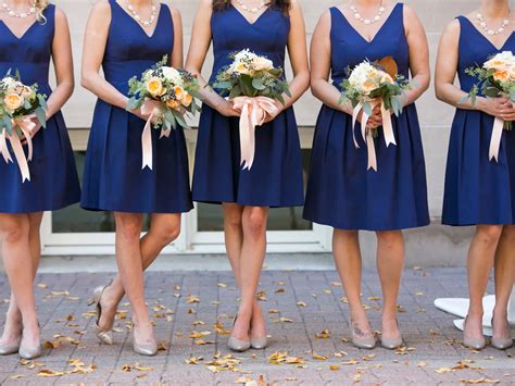 How To Accessorize A Navy Blue Dress For A Wedding