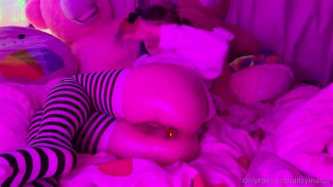 Gostosinha Brincando Com Seus Buracos Eporner