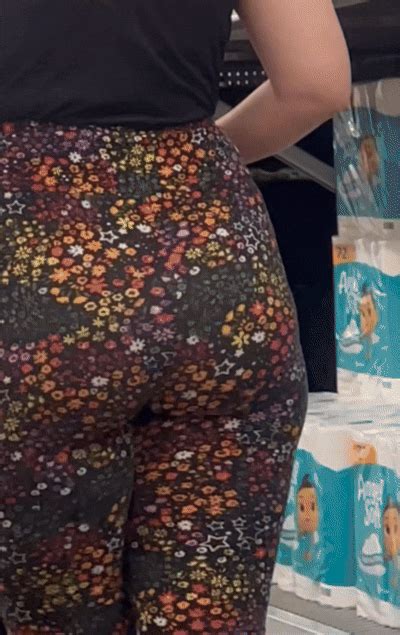 Jiggly Pawg In Leggings S Are Legendary Spandex Leggings And Yoga