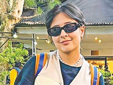 Angel Natalie Lukito Ungkap Tips Outfit Di Segala Cuaca Square Sunglass Sunglasses Mens