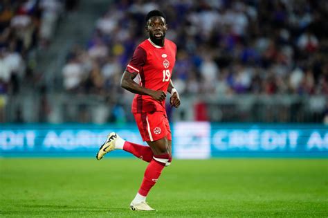 این‌بار دیویس قبول کرد اما بایرن مونیخ نه؛ مخالفت با پیشنهاد جدید مکس ابرل طرفداری