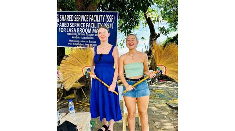 Lady Visitors From Uk Try Broom Making To Learning Aeta Culture Punto Central Luzon