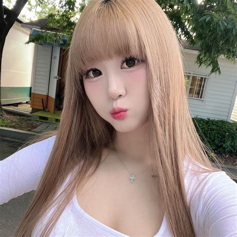 Bomistry Jeong Bomi Known As Bomi Is A South Korean Singer And