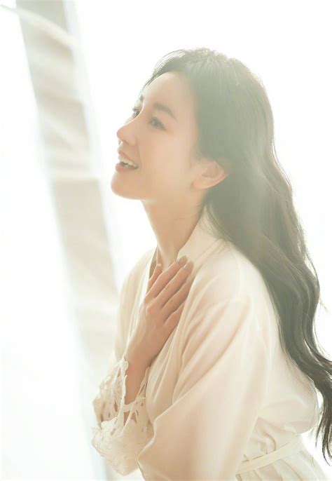 张檬金恩圣办传统中式婚礼 拿喜字深情拥吻好幸福 搜狐大视野 搜狐新闻