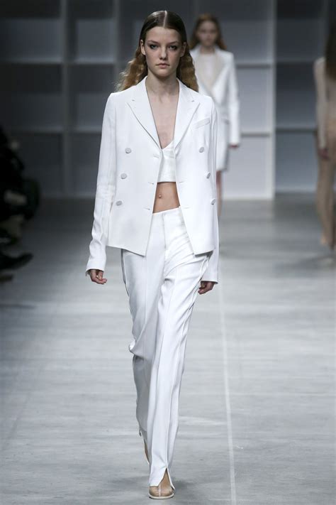 Ruby Rose Wore A White Aquilanorimondi Fall 2016 Suit Cutout Top To The Glaadawards Over The