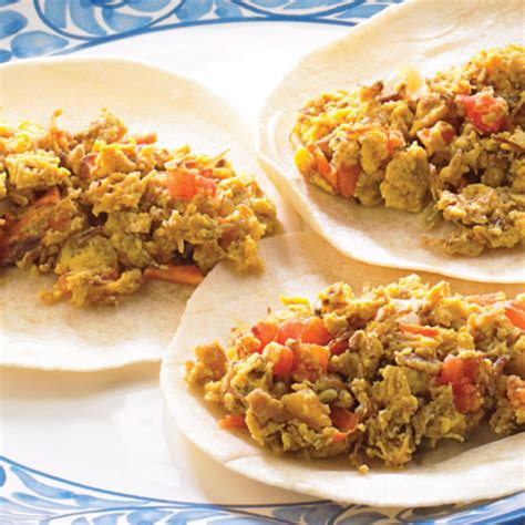 Tacos De Machaca Con Huevo Y Salsa Morita
