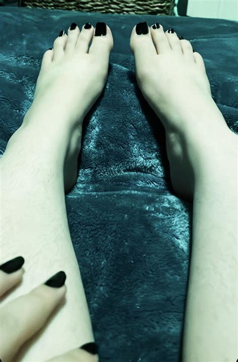 ☾⋆｡ ๋࣭ ⭑˚ Just A Goth Goddess Doing Feet Pics Vids Video Calls Socks