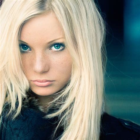 Blondine Rothaarige lecken sich Mösen Telegraph
