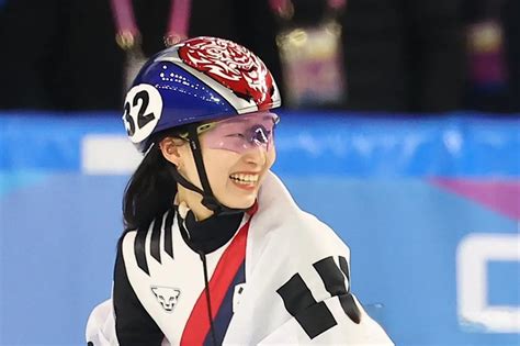 崔敏静无缘亚冬会四冠王先想到安慰队友，并对明年冬奥会充满期待