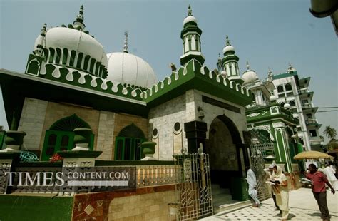 Mahim Dargah Travel Photo The Mosque Of The Secular Suf