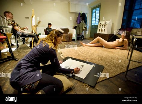 An Art Class With Students Drawing A Naked Model Stock Photo Alamy