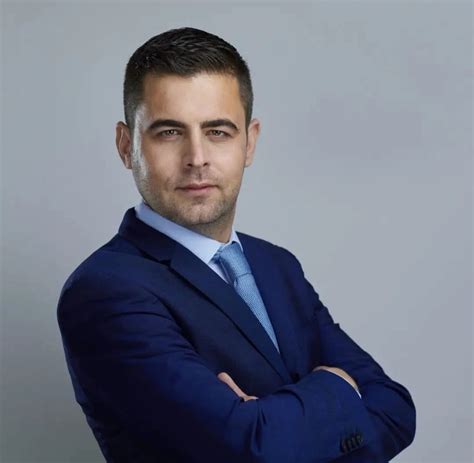 רגע לפני הטיסה לוושינגטון רהמ פיטר את דוברו עומר דוסטרי ערוץ 14 C14