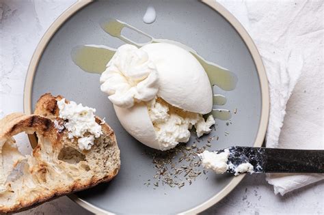 How To Eat Burrata The Best Ways To Serve Burrata Taste Of Home