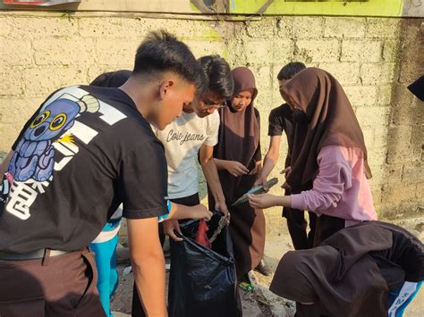 Pramuka Pangkalan Sman 1 Citeureup Gelar Bakti Bersih Bersih Lingkungan