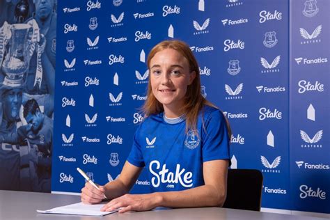 Everton Women Sara Holmgaard Signs New Everton Contract The Toffee